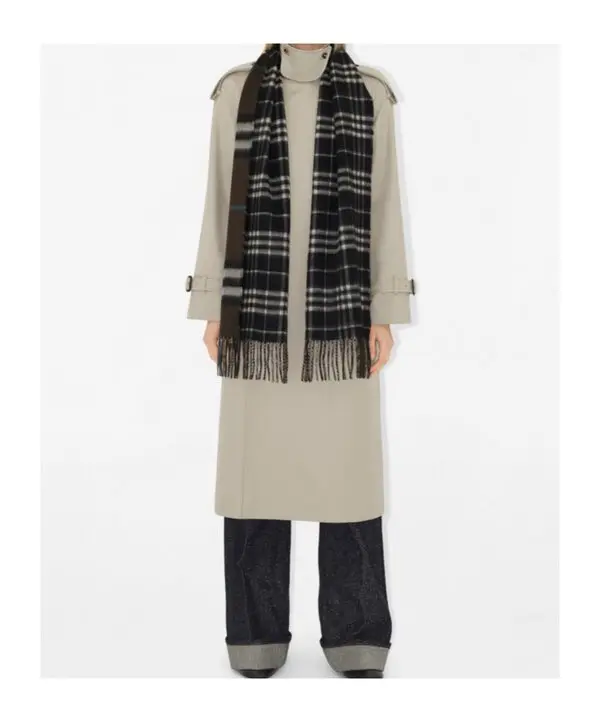 Burberry Reversible Contrast Check Fringed Scarf - Snug/black