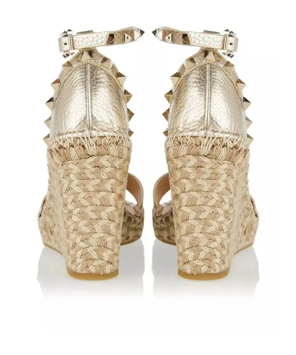 Valentino Garavani Rockstud Wedge Espadrilles - Nude