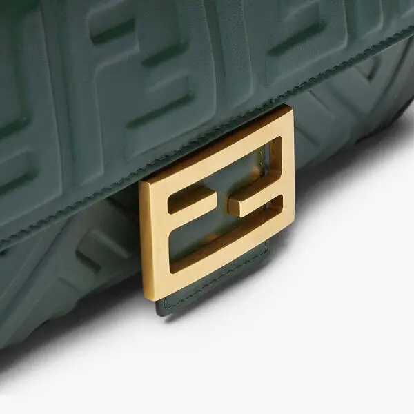 Fendi Baguette Ff Embossed Shoulder Bag - Green