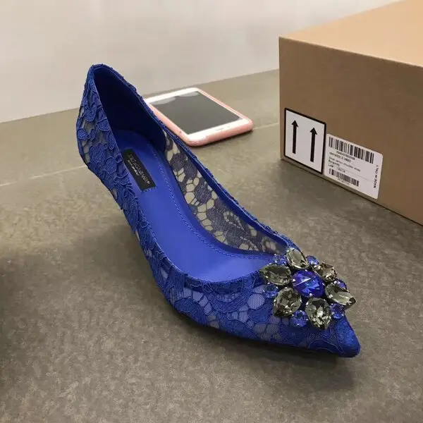 Dolce & Gabbana Taormina Lace Pumps With Embellished Brooch - Blue