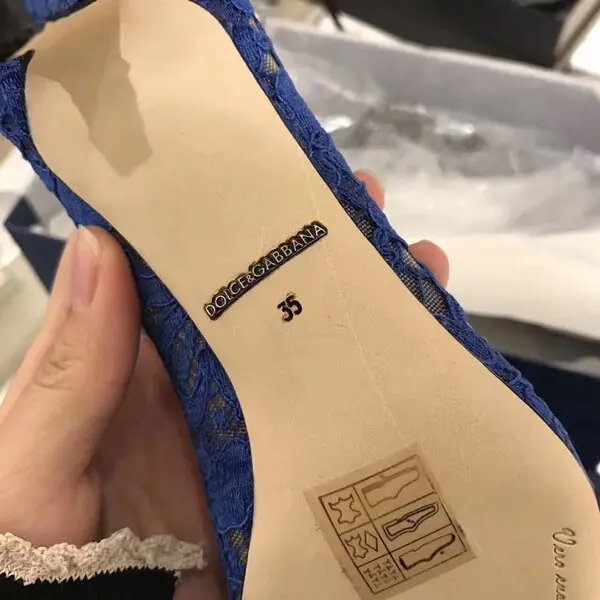 Dolce & Gabbana Taormina Lace Pumps With Embellished Brooch - Blue