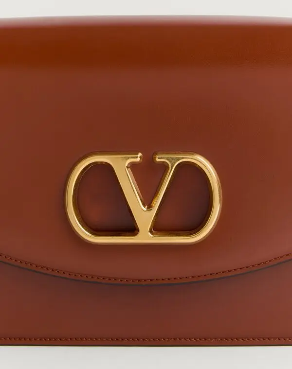 Valentino Garavani V Logo Plaque Shoulder Bag - Red
