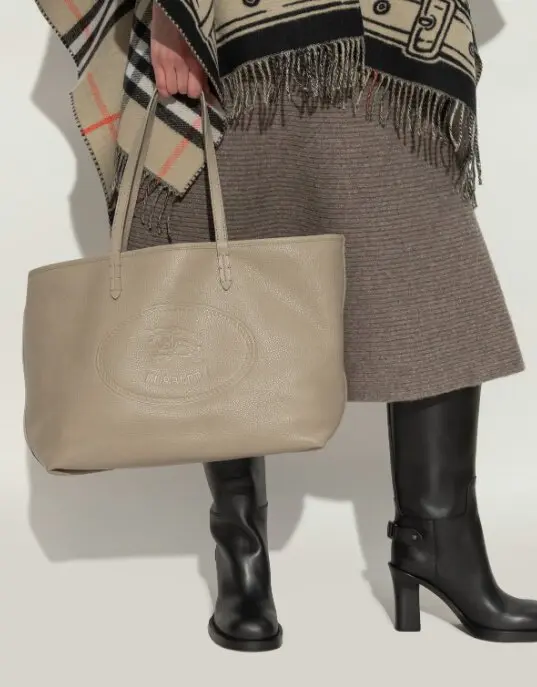 Burberry Highlands Ekd Embossed Medium Tote Bag - Nude