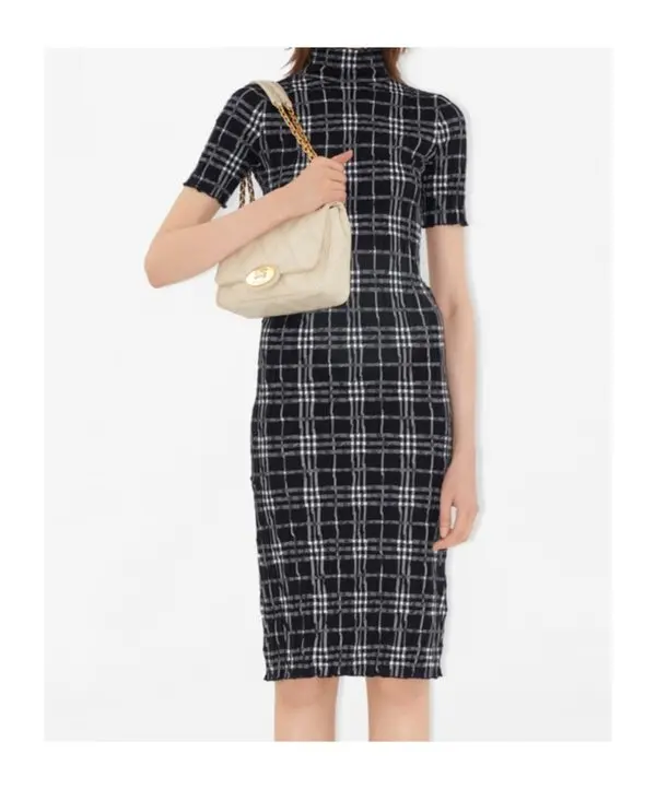 Burberry Small Quilted Crossbody Bag With Chain Strap - Soap