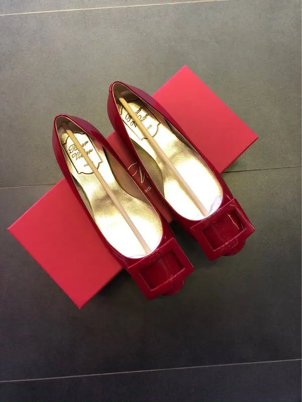 ROGER VIVIER Gommet Ballet Flats With Enamel Buckle - Red
