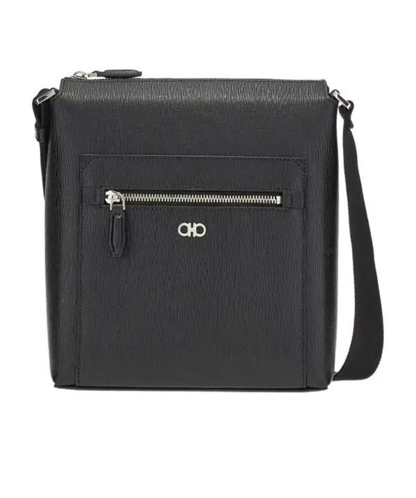 FERRAGAMO Gancini Logo Plaque Zipped Messenger Bag - Black
