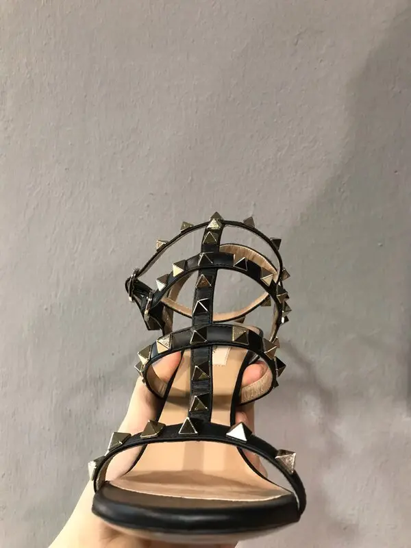 Valentino Garavani Rockstud Open Toe Sandals - Black