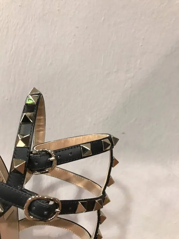 Valentino Garavani Rockstud Open Toe Sandals - Black