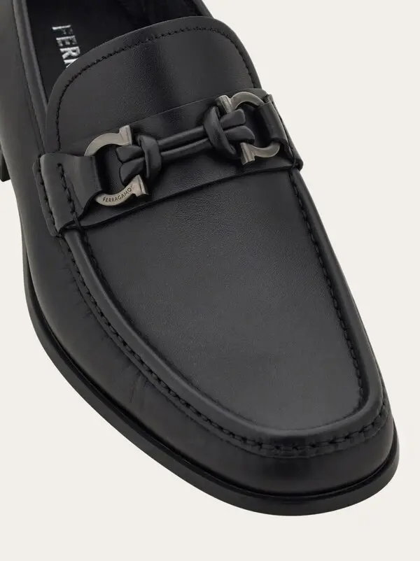 FERRAGAMO Gancini Loafers - Black