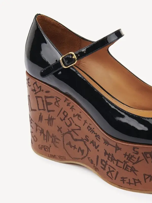 Chloé Maxime Wedge Pumps With Adjustable Buckle Closure - Brown