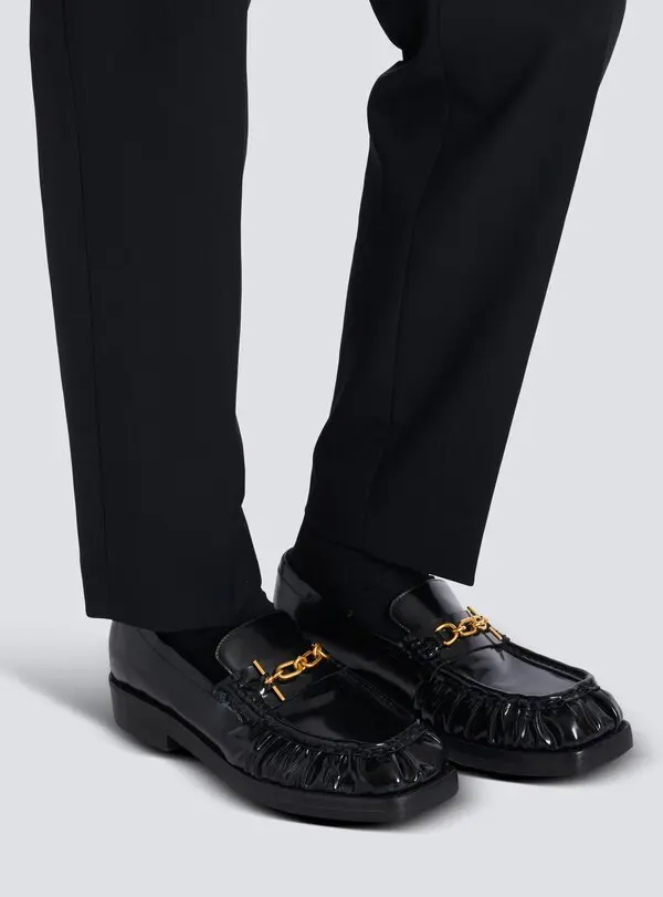Balmain Sync Glazed Loafers With Gold-tone Chain - Black