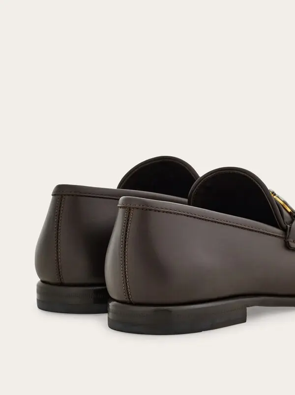 FERRAGAMO Avril Round Toe Loafers With Gancini Buckle - Black