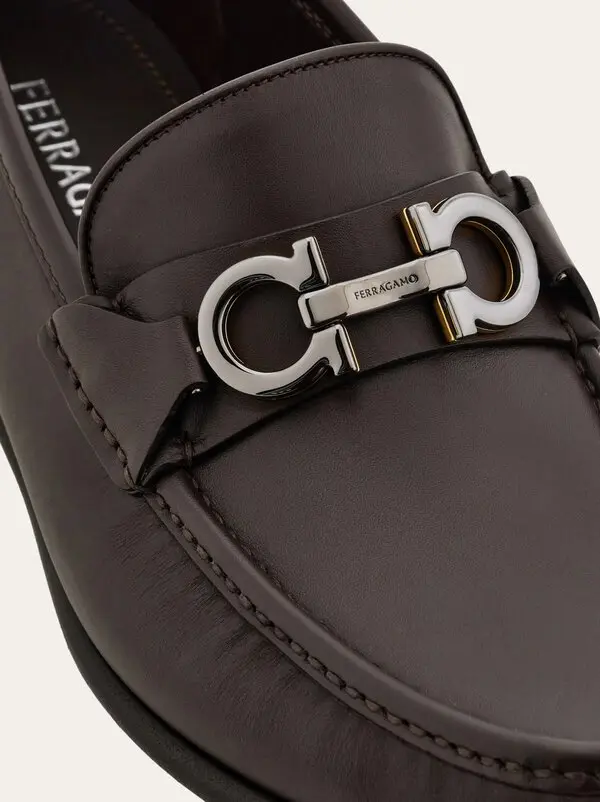 FERRAGAMO Avril Round Toe Loafers With Gancini Buckle - Black