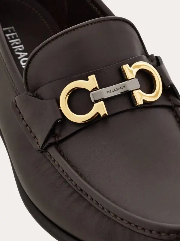 FERRAGAMO Avril Round Toe Loafers With Gancini Buckle - Black