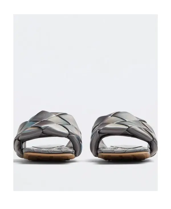 Bottega Veneta Lido Intrecciato Flat Sandals - Gray