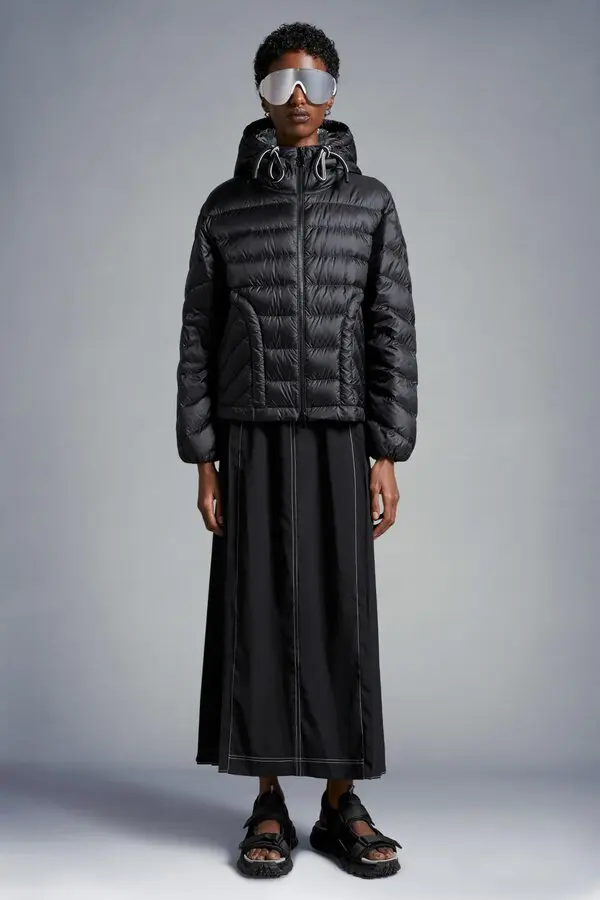 Moncler Delfo Short Down Jacket With Hood - Black