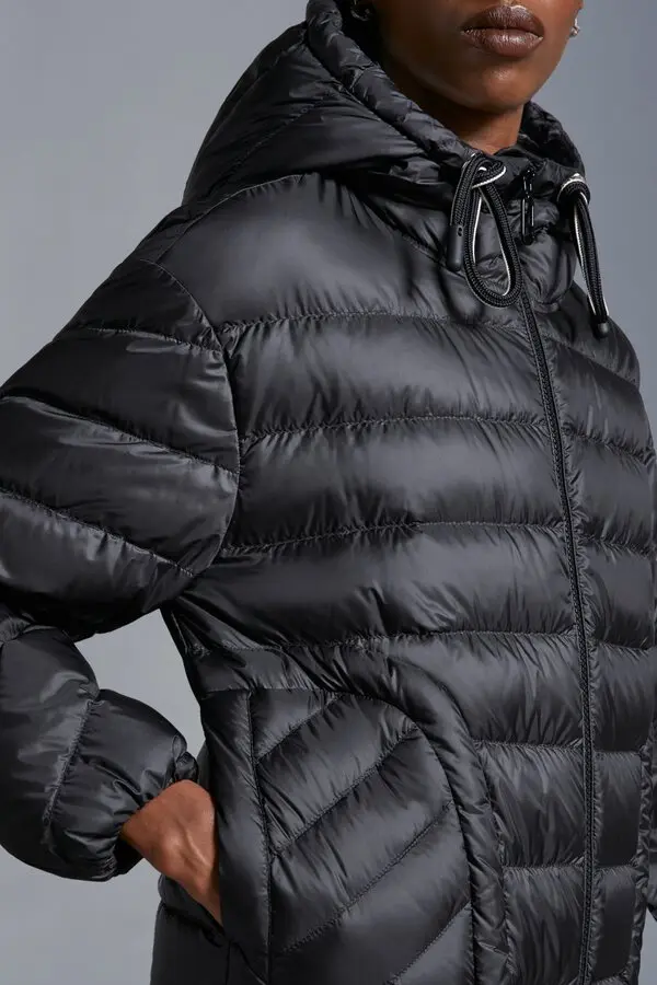 Moncler Delfo Short Down Jacket With Hood - Black