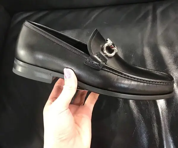 FERRAGAMO Gancini Loafers - Black