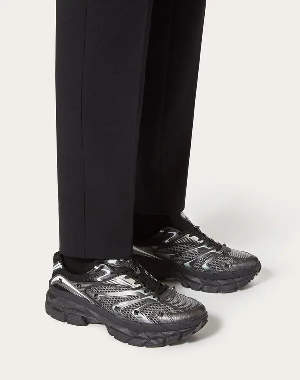 Valentino Garavani Rockstud Embellished Low-top Sneakers - Black