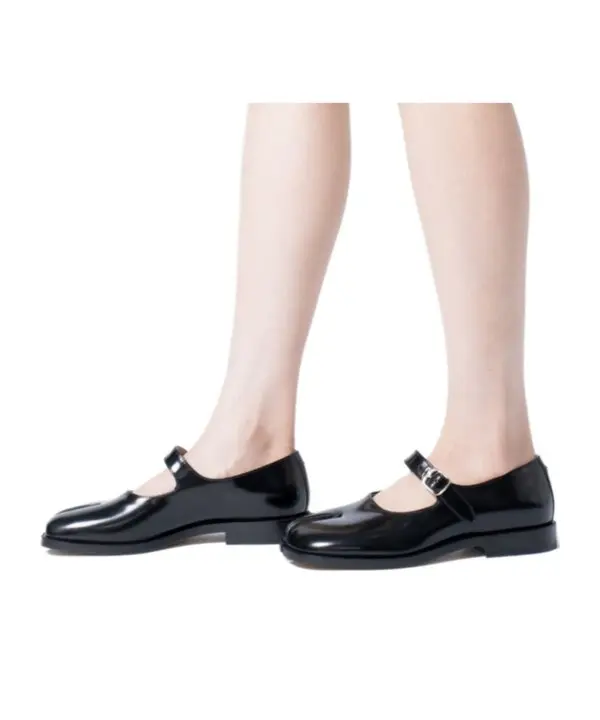 MAISON MARGIELA Tabi Toe Mary Jane Shoes - Black