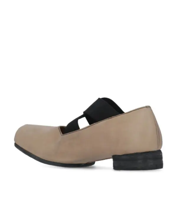 UMA WANG Square Toe Flat Shoes With Elastic Banding - Nude