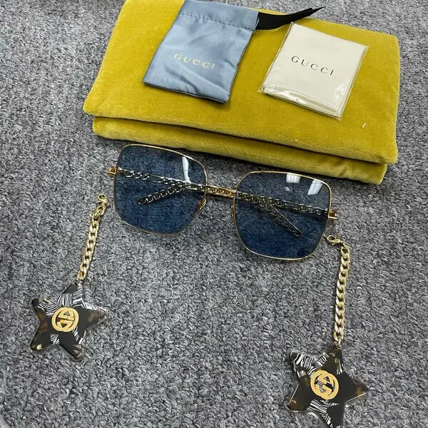 Gucci Square Frame Sunglasses With Gold Chain Detail