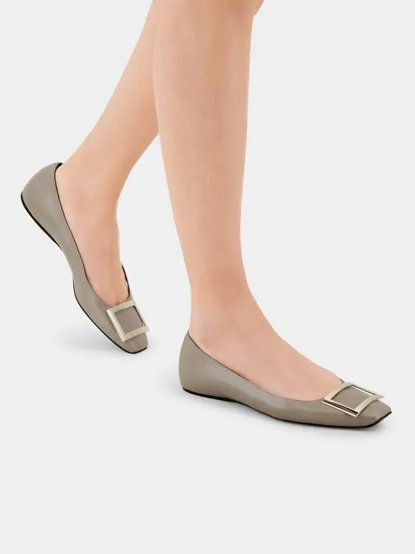 ROGER VIVIER Trompette Ballerina Flats With Buckle Detail - Beige