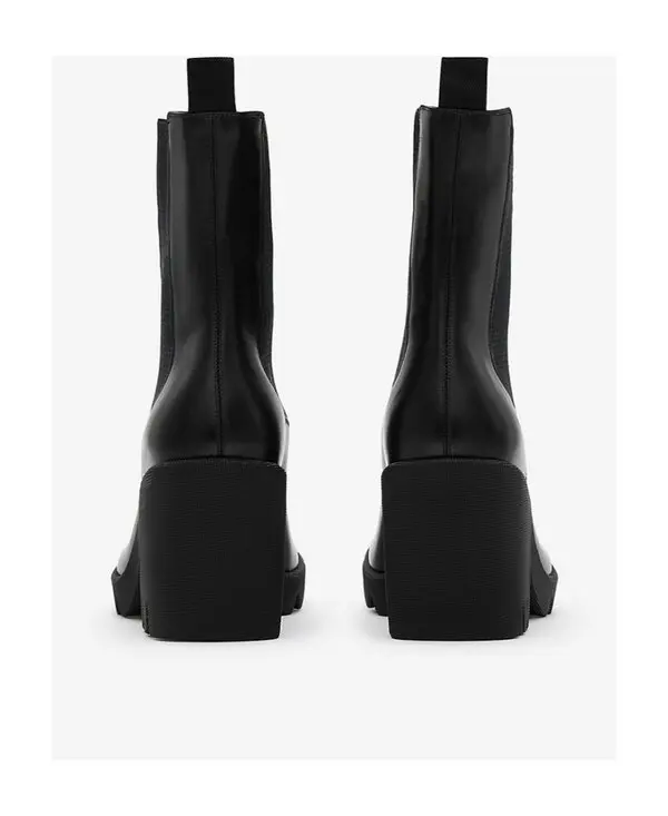 Burberry Elasticated-panelled Round Toe Boots