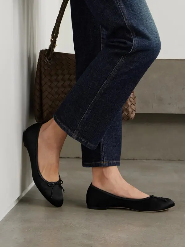 Manolo Blahnik Round Toe Ballet Flats With Bow Detail
