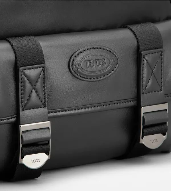 TOD'S Zipper Messenger Bag