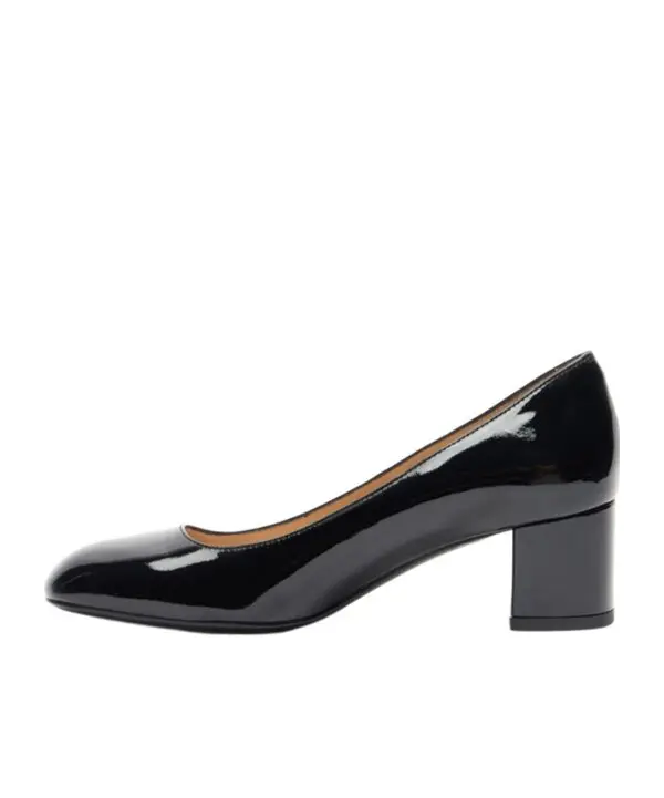 STUART WEITZMAN Maeve 50 Round Toe Block Heel Pumps