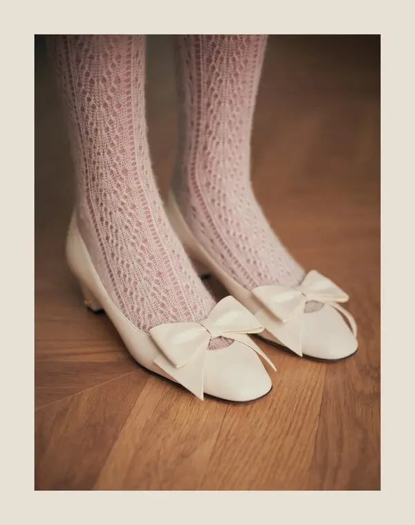 Valentino Garavani Bowow Kidskin Pumps - Ivory
