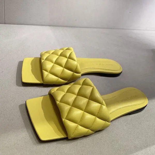 Bottega Veneta Bv Lido Flat Sandals - Yellow