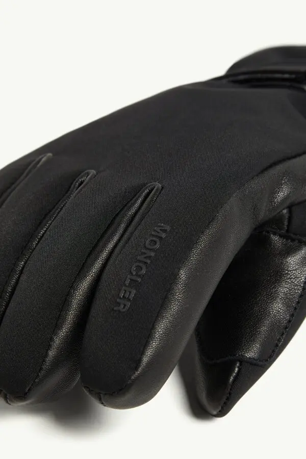 Moncler Padded Gloves With Embossed Logo - Black