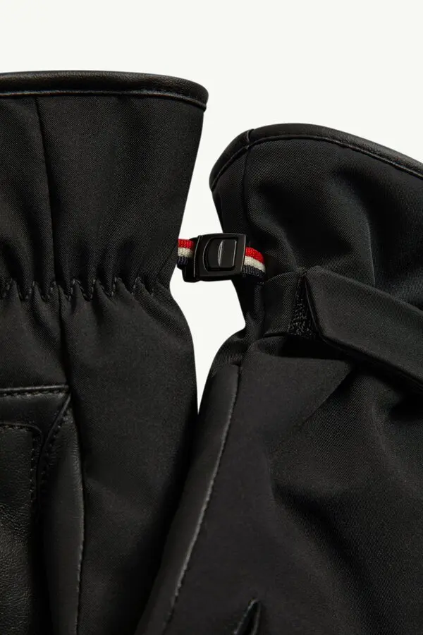 Moncler Padded Gloves With Embossed Logo - Black