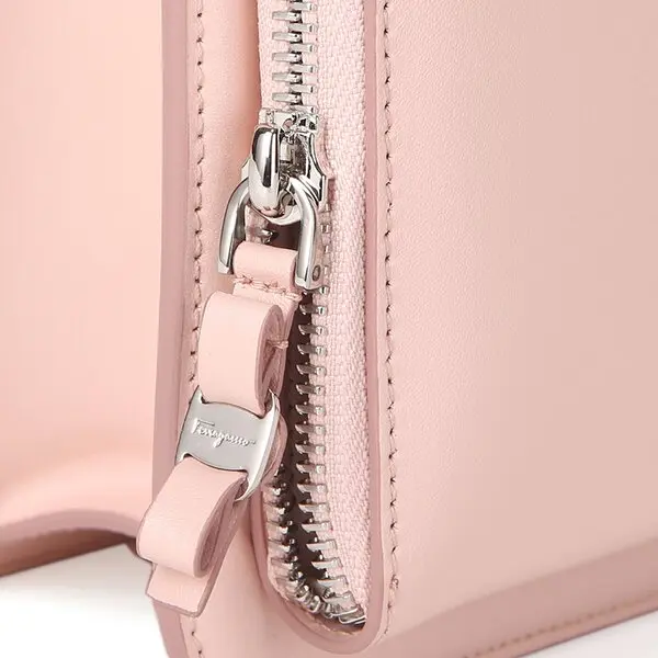 FERRAGAMO Vara Rw Series Shoulder Bag