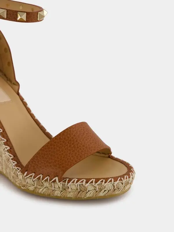 Valentino Garavani Rockstud Open Toe Wedge Sandals - Camel