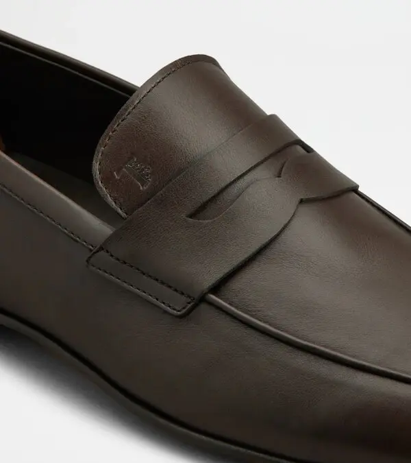TOD'S Round Toe Slip-on Loafers - Brown