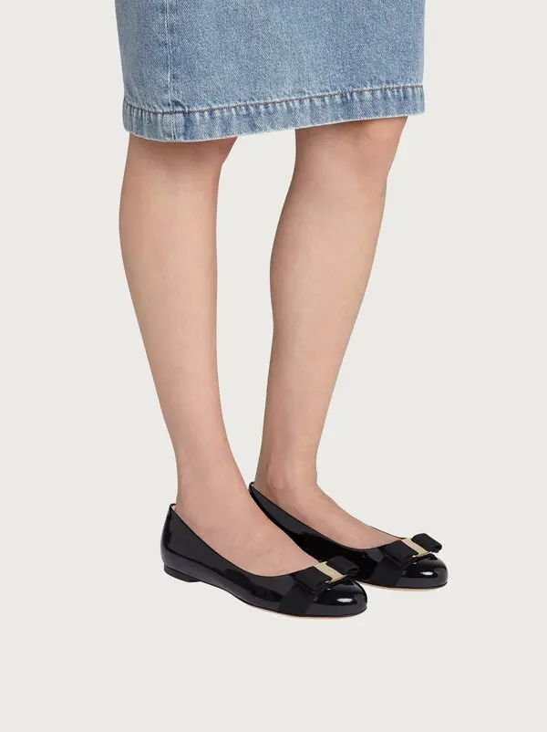 FERRAGAMO Vara Ballerina Flats - Black