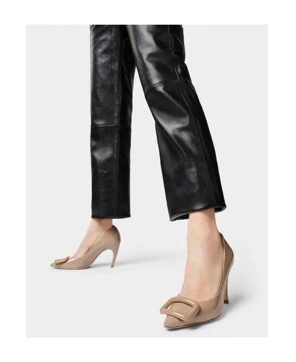 ROGER VIVIER Viv' Choc Lacquered Buckle Pumps - Beige