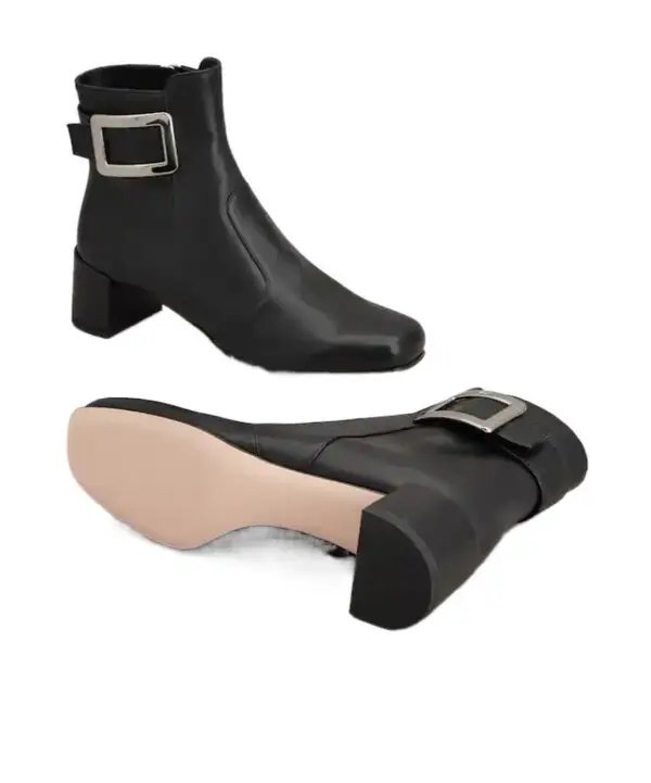 ROGER VIVIER Très Vivier Polly Buckle Ankle Boots - Black
