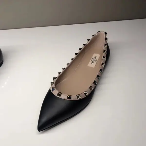 Valentino Garavani Rockstud Pointed Toe Flats - Black