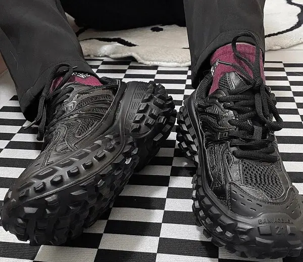 Balenciaga Defender Lace-up Sneakers - Black