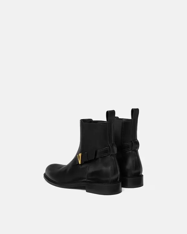 Versace V-plaque Chelsea Boots