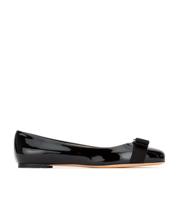 FERRAGAMO Varina Patent Leather Ballerina Flats With Bow Detailing - Black