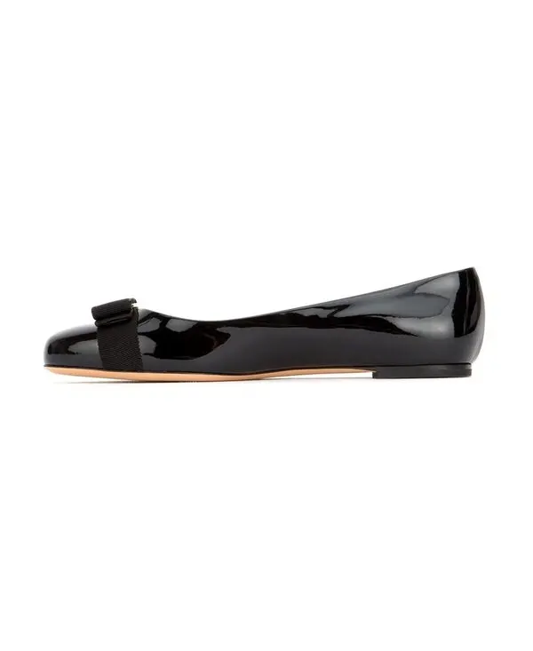 FERRAGAMO Varina Patent Leather Ballerina Flats With Bow Detailing - Black