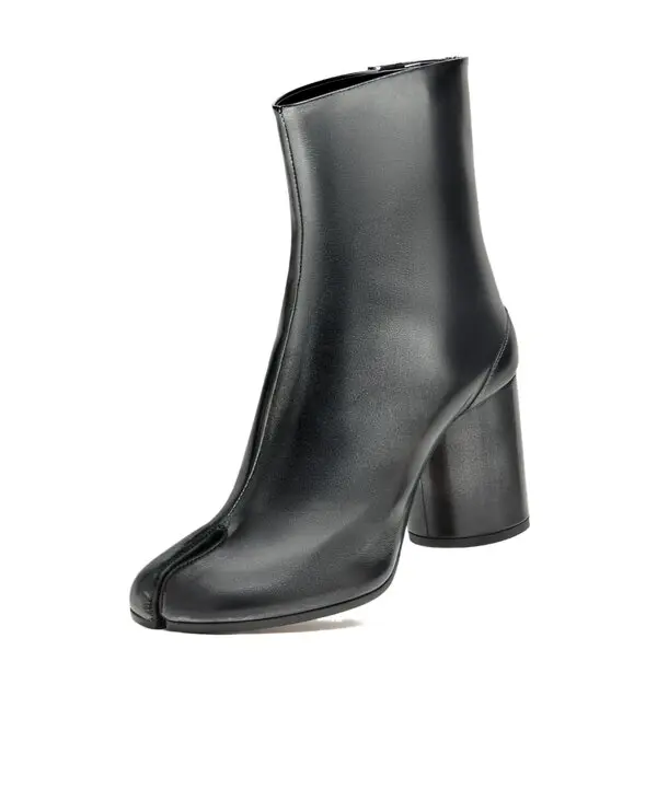 MAISON MARGIELA Tabi Ankle Boots With Cylindrical Heel - Black