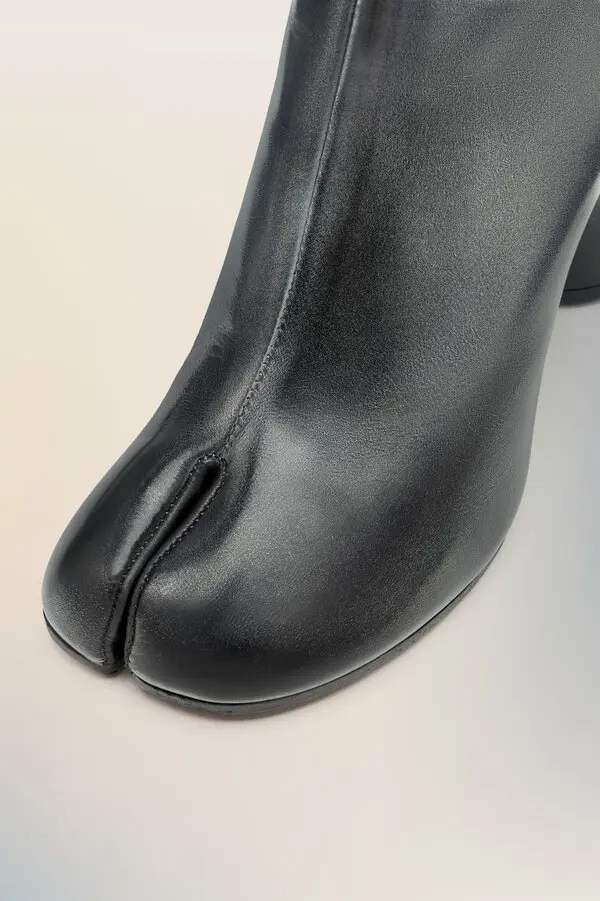 MAISON MARGIELA Tabi Ankle Boots With Cylindrical Heel - Black