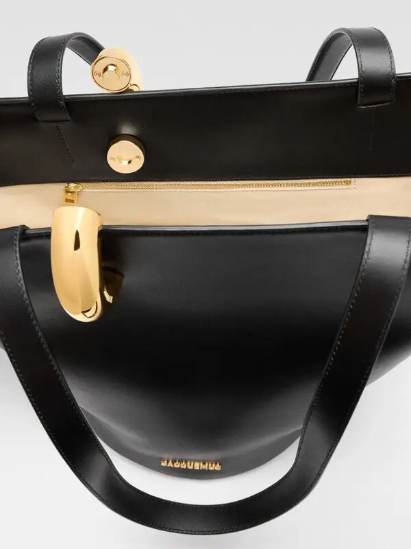 Jacquemus The Medium Bambola Asymmetrical Bucket Bag - Black
