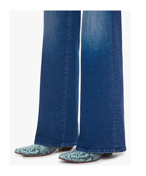 MOTHER The Hustler Roller Sneak Jeans - Medium Blue